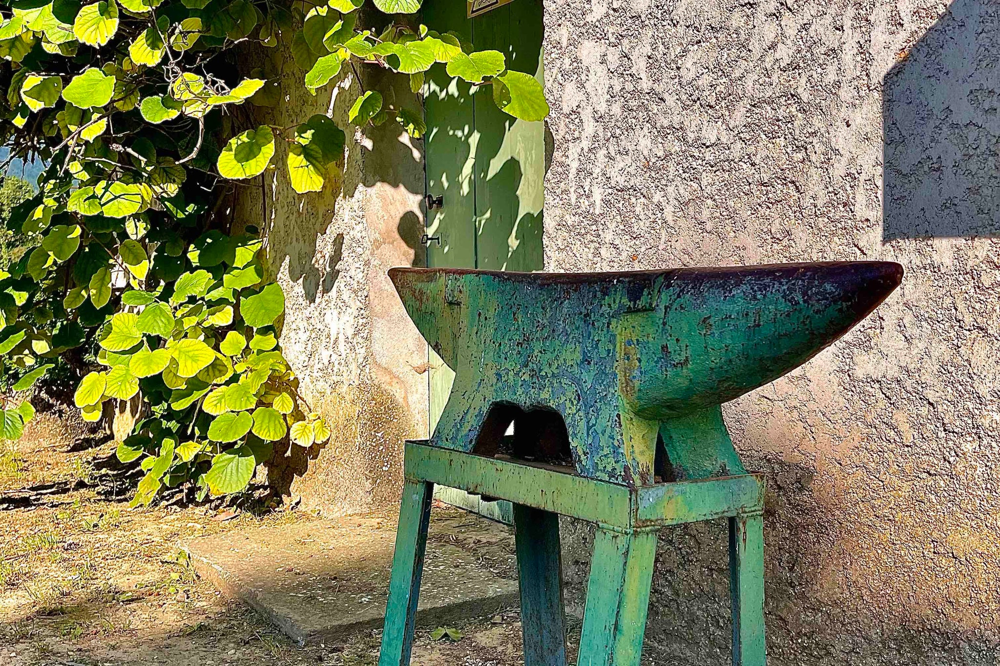 Der Amboss: Ein zeitloser Held der Arbeit!